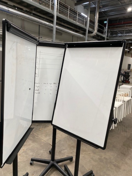 Lot 36 - Whiteboards | AuctionsPlus