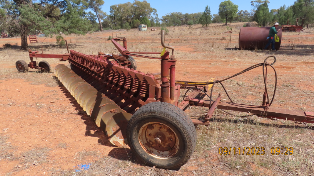 Lot 33 - International Disc Plough | AuctionsPlus