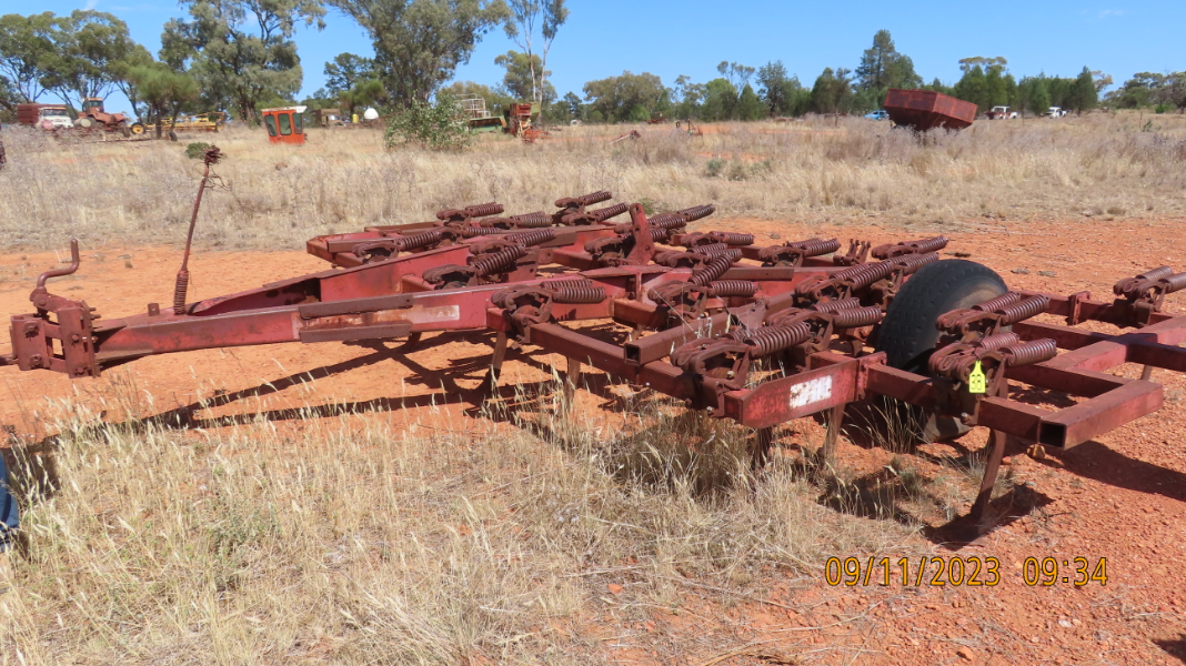 Lot 38 - International 211 Scarifier FOR PARTS | AuctionsPlus