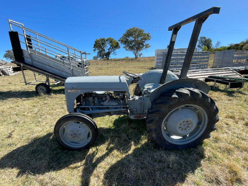 Lot 36 - Ferguson Tractor | AuctionsPlus