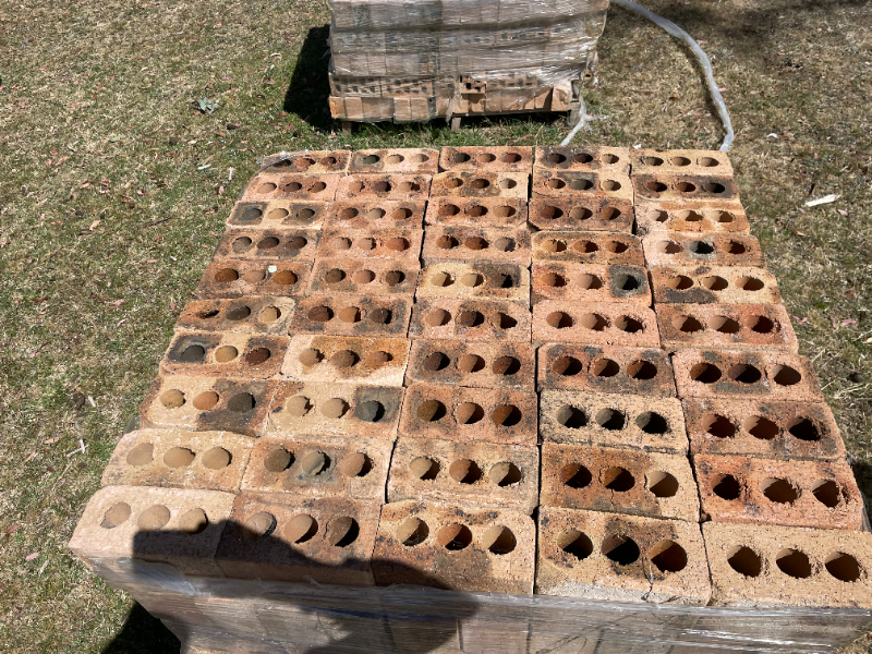 Lot 81 - Large Bricks | AuctionsPlus