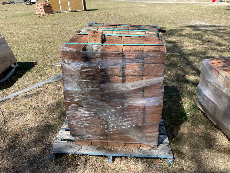 Lot 82 - Large Bricks | AuctionsPlus