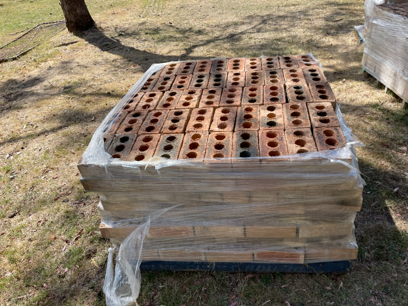 Lot 84 - Bricks | AuctionsPlus