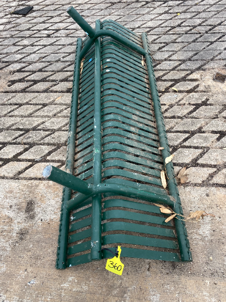 Lot 360 - Bench Seat | AuctionsPlus