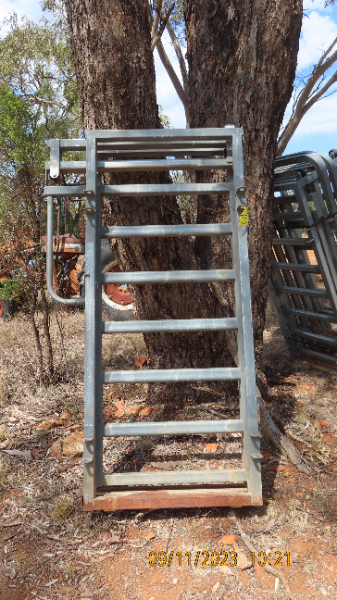 Lot 75 - Cattle Slide Gate | AuctionsPlus