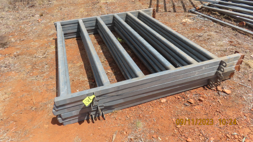 Lot 78 - Arrow Cattle Panels with Pins | AuctionsPlus