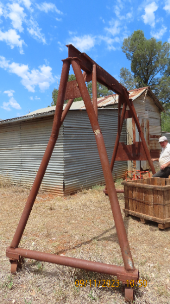 Lot 95 - Gantry | AuctionsPlus