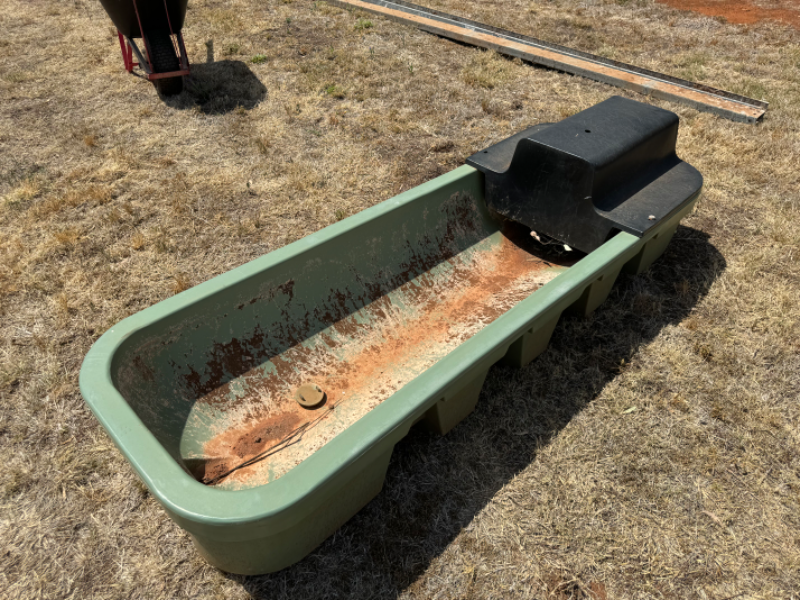 Lot 41 - Poly Trough | AuctionsPlus