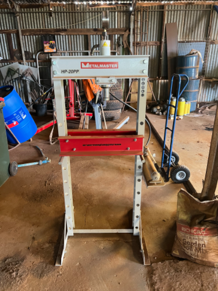 Lot 28 - Metalmaster Hydraulic Press | AuctionsPlus
