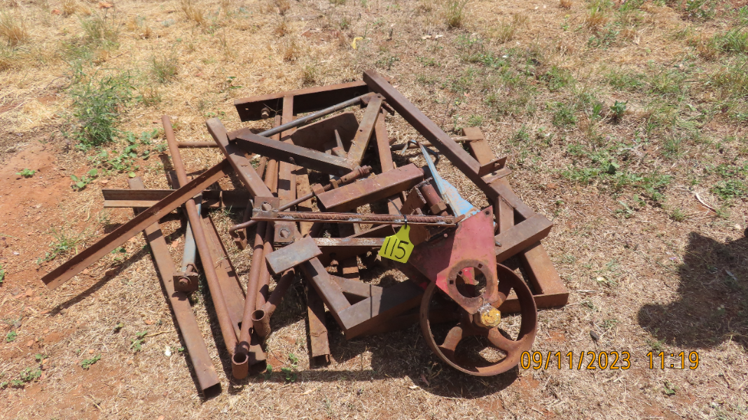 Lot 115 - Homemade Tractor Splitting Frames | AuctionsPlus