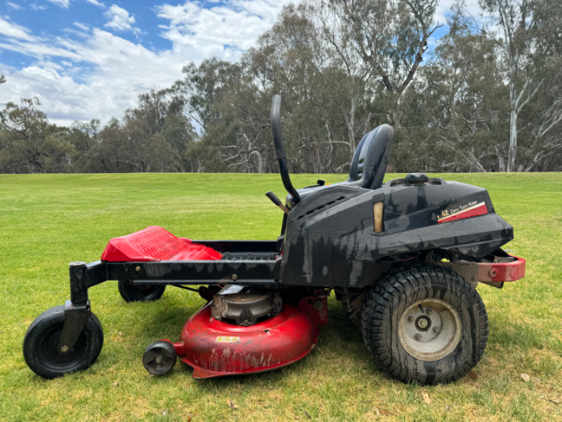 Lot 36 - Rover RZT42 Zero turn mower | AuctionsPlus