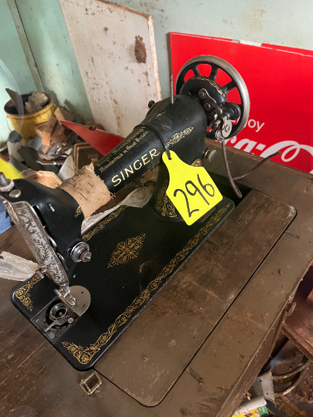 Lot 296 - Singer Sewing Machine | AuctionsPlus