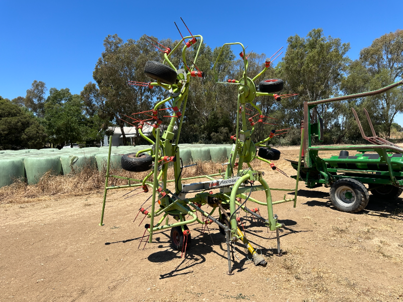 Lot 193 - Class Volto Tedder Rake | AuctionsPlus