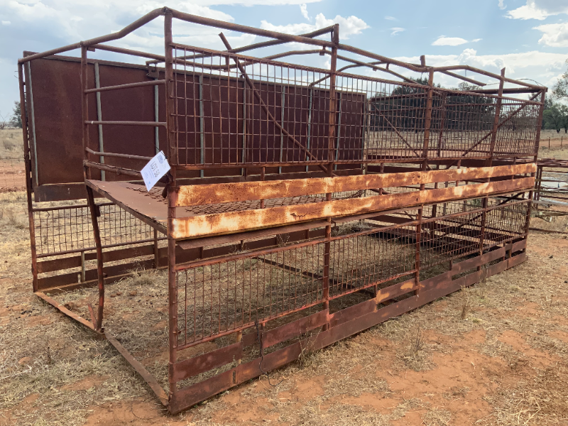 LOT 58 - Sheep Crate. | AuctionsPlus