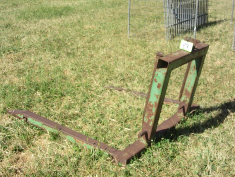 Lot 83 - 3 Point Linkage Forks | AuctionsPlus
