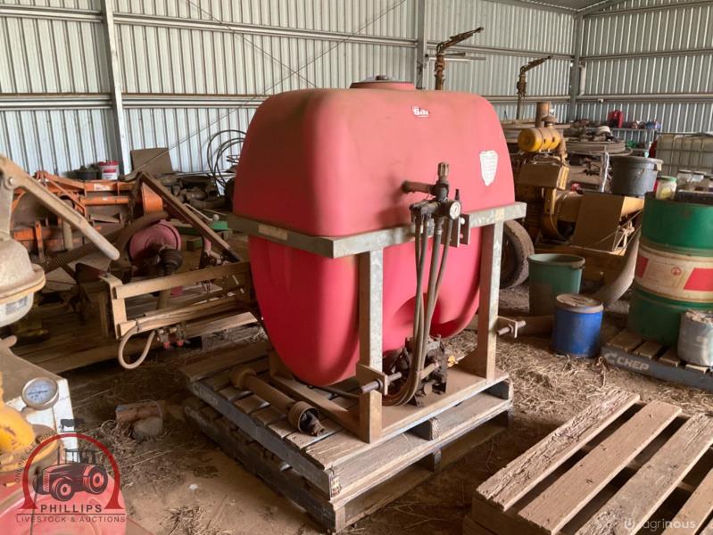 Lot 9 - Silvan 600ltr spray tank 6m boom | AuctionsPlus