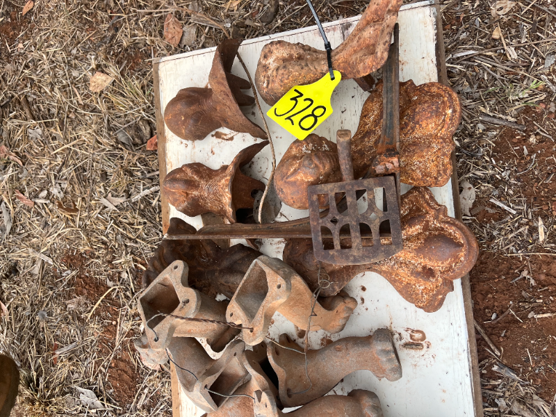 Lot 328 - Cast Iron Bath Legs | AuctionsPlus