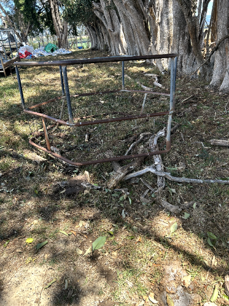 Lot 49 - Hay Ring | AuctionsPlus