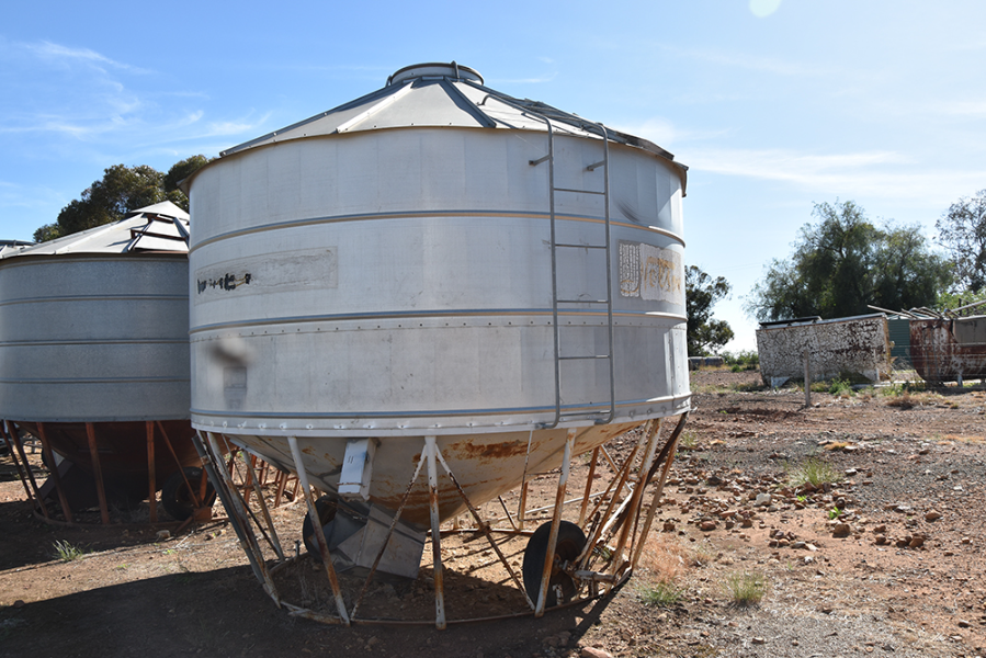 Lot 11 - Nelson Field Bin | AuctionsPlus