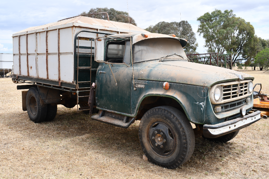 Lot 5 - International C1600 tipper truck | AuctionsPlus