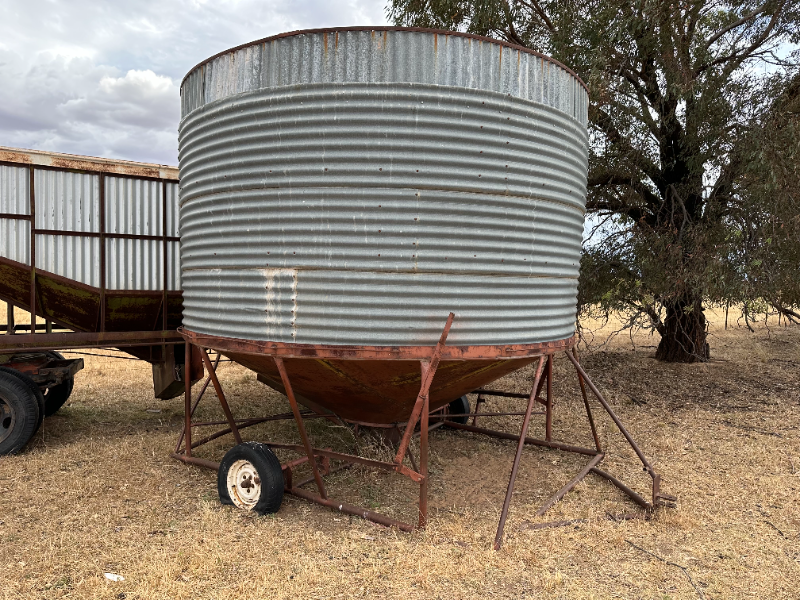 Lot 34 - Field silo (red base) | AuctionsPlus