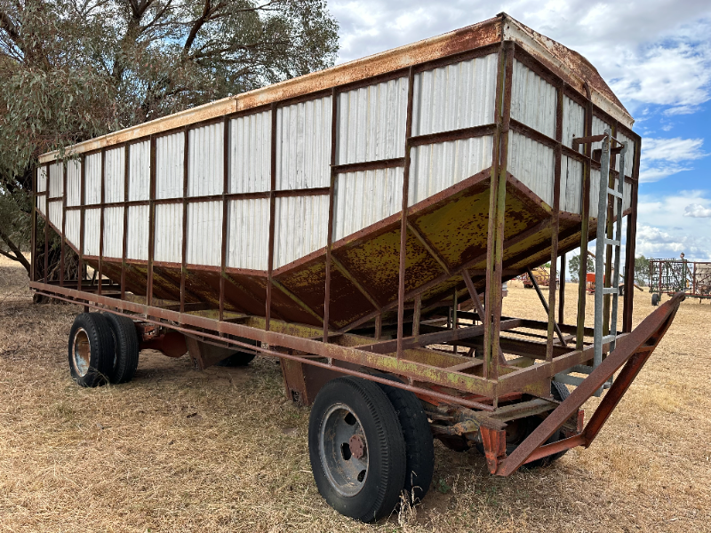 Lot 37 - Field bin on trailer | AuctionsPlus
