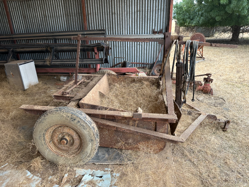 Lot 39 - Trailing earth scoop | AuctionsPlus