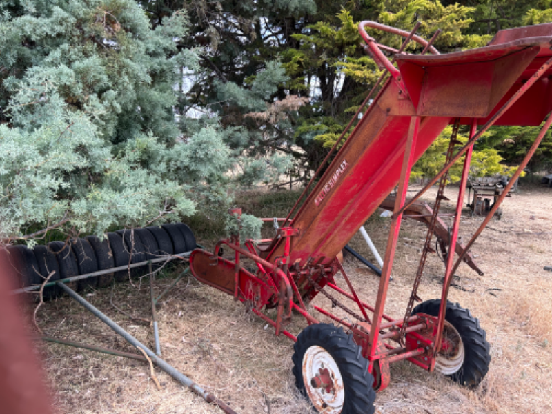 Lot 176 - Baltic Simplex bale elevator | AuctionsPlus