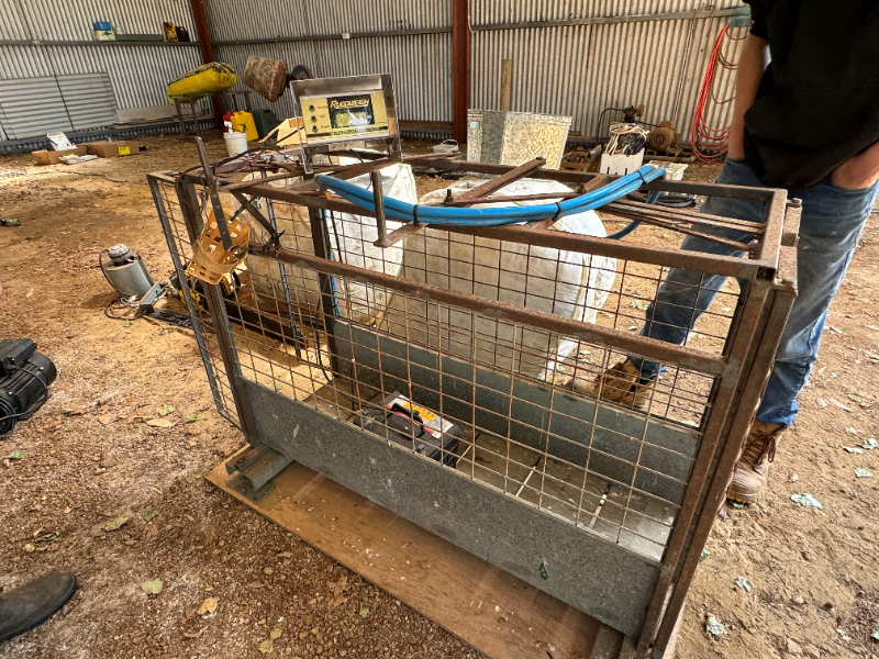 Lot 22 - SHEEP SCALES & WEIGH CRATE | AuctionsPlus