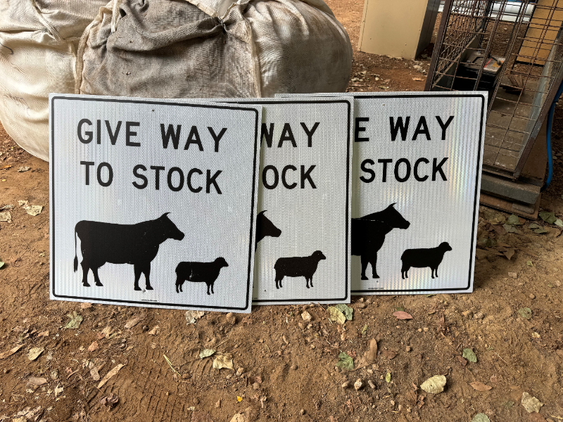 Lot 149 - GIVE WAY TO STOCK SIGNS | AuctionsPlus