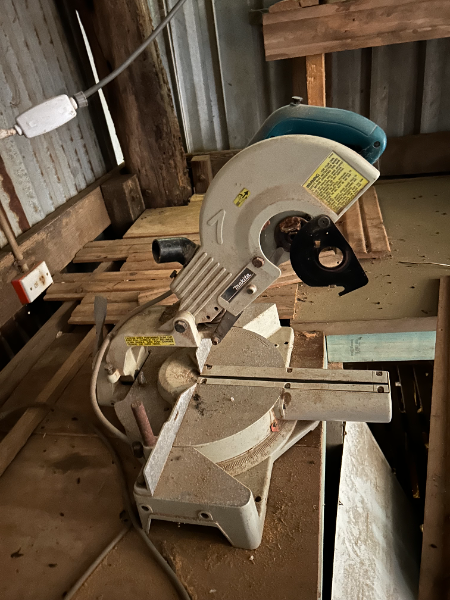 Lot 2 - Makita Drop Saw | AuctionsPlus