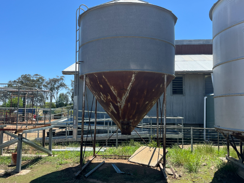 Lot 25 - Kotzur Bagging Silo | AuctionsPlus