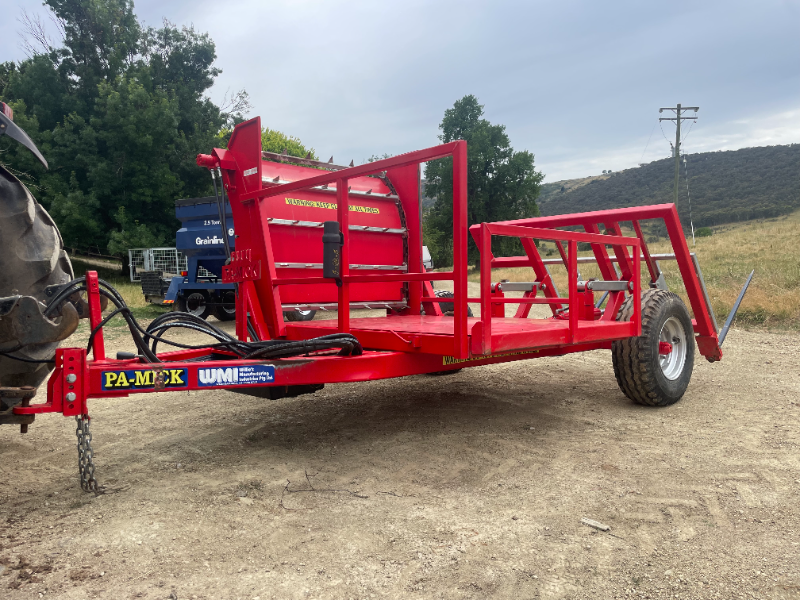 Lot 42 - PA-Mick Hay Feeder | AuctionsPlus