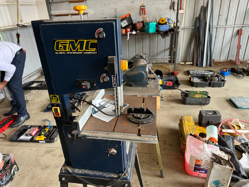 Lot 32 - GMC Band Saw | AuctionsPlus