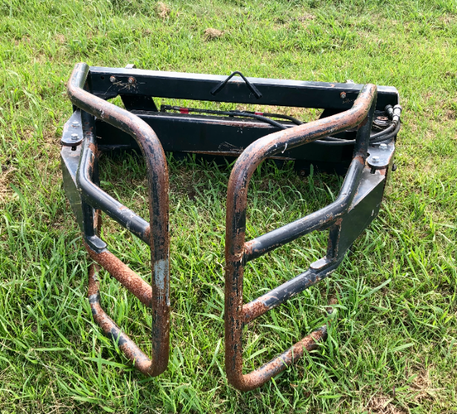 Lot 12 - Hay Bale Grab | AuctionsPlus
