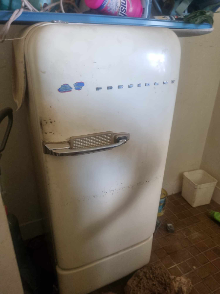Lot 81 - PRESIDENT REFRIGERATOR | AuctionsPlus