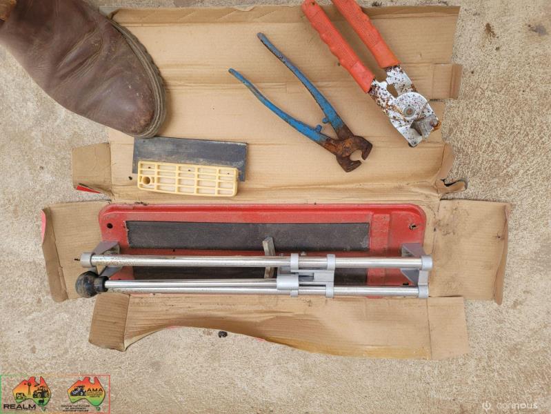 Lot 63 - Tile Cutter & Tools | AuctionsPlus