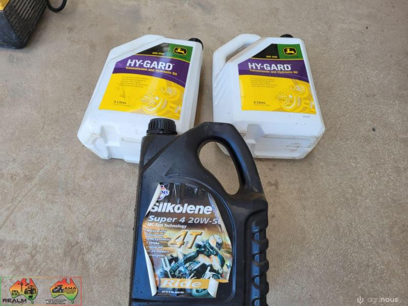 Lot 65 - 8 Ltrs of John Deere Hy-Guard Hyd. Oil & 4 Stroke Eng. Oil ...