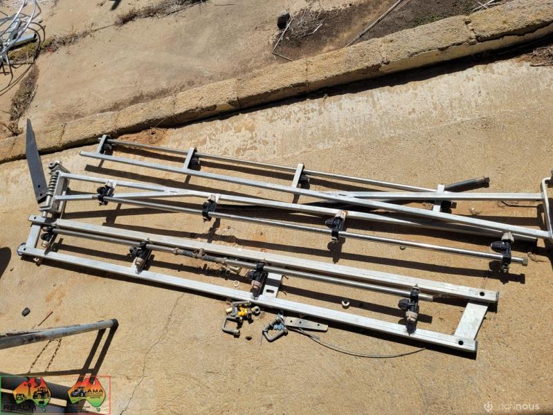 Lot 96 - 6m Galv. 3 Section Spray Boom (with fittings) | AuctionsPlus