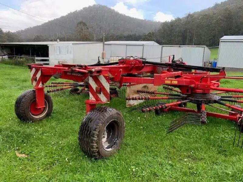 Lot 5 - Lely Hibiscus 725 Twin Rotor Rake | AuctionsPlus