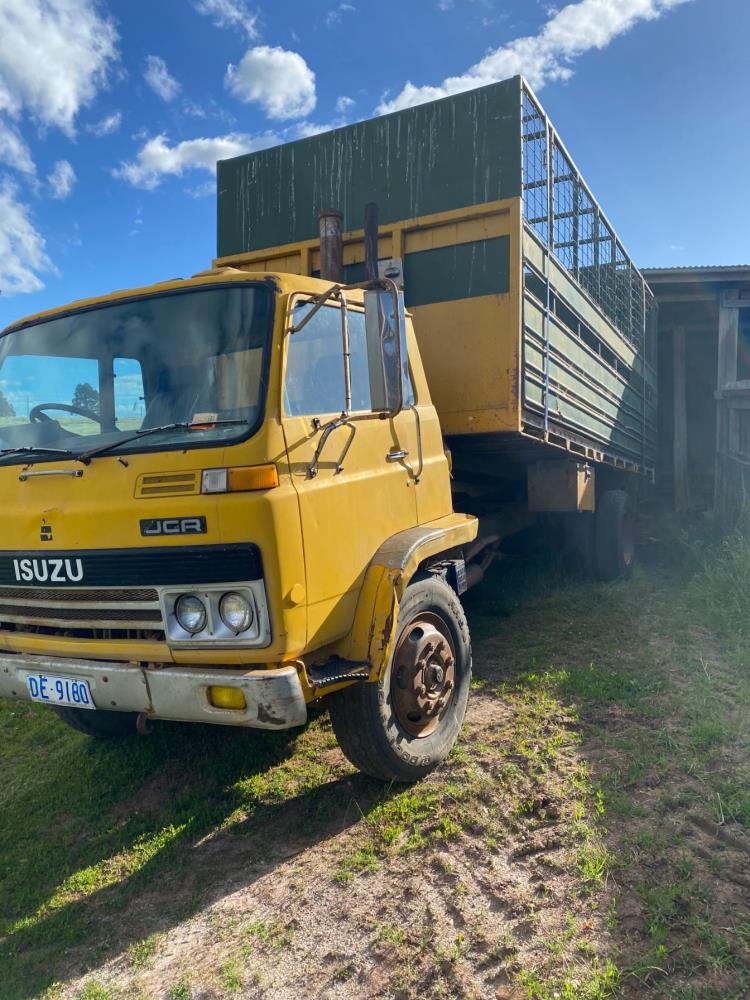 Lot 58 - 1985 Isuzu Flat Tray Tipper Truck | AuctionsPlus