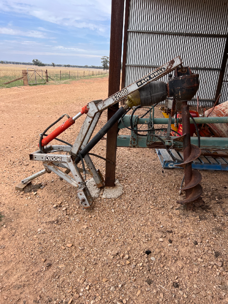 Lot 37 - Ram Drill Hydraulic Post Hole Digger | AuctionsPlus