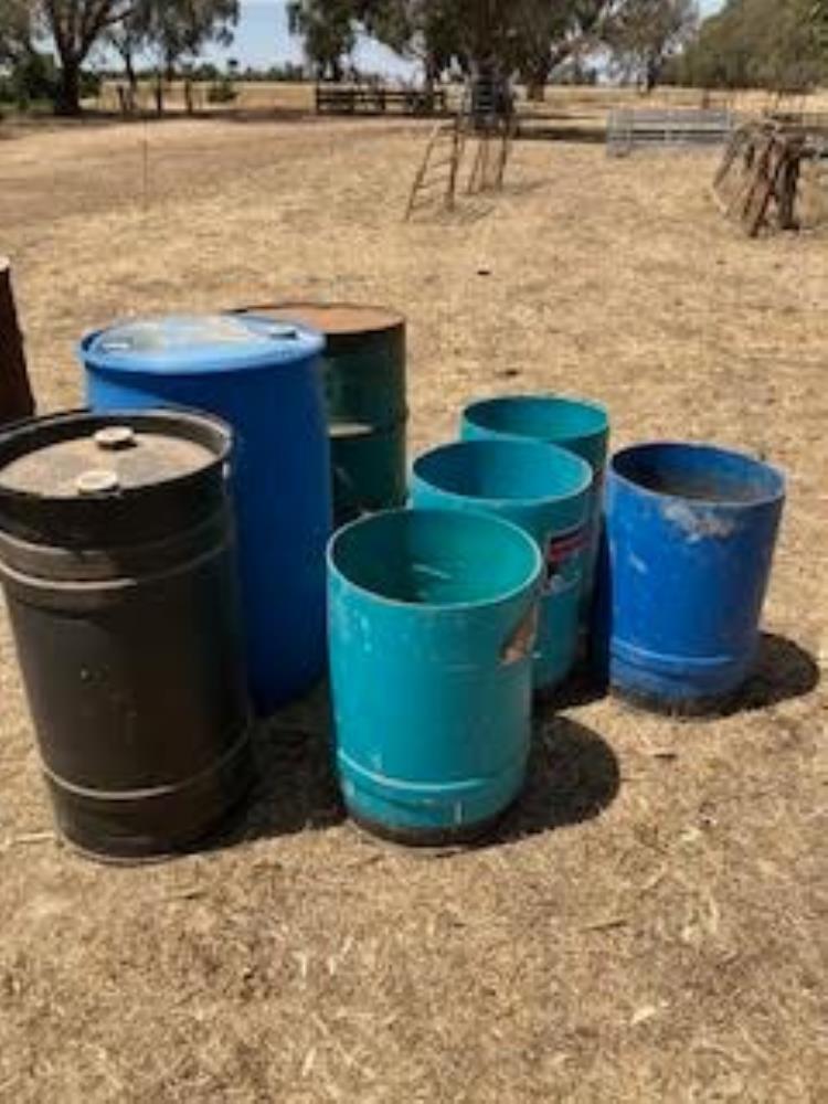 Lot 109 - 7 X BINS | AuctionsPlus