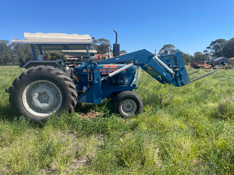Lot 5 - Ford 86 grain special tractor with daybreak loader | AuctionsPlus