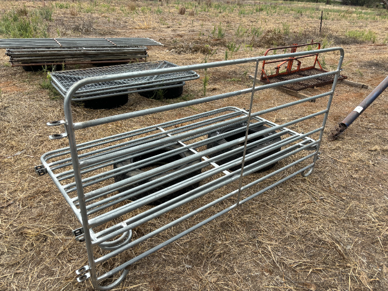 Lot 73 - PORTABLE GOAT PANELS | AuctionsPlus
