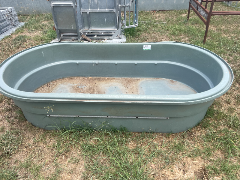 Lot 91 - 2 x Green Oval Poly Troughs | AuctionsPlus
