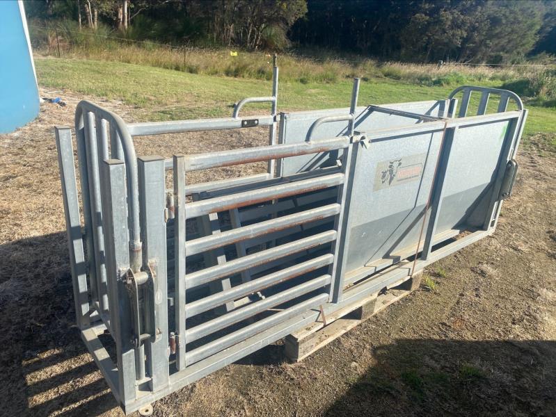 Lot 7 - Norton Sheep Drafting Race (Unused) | AuctionsPlus