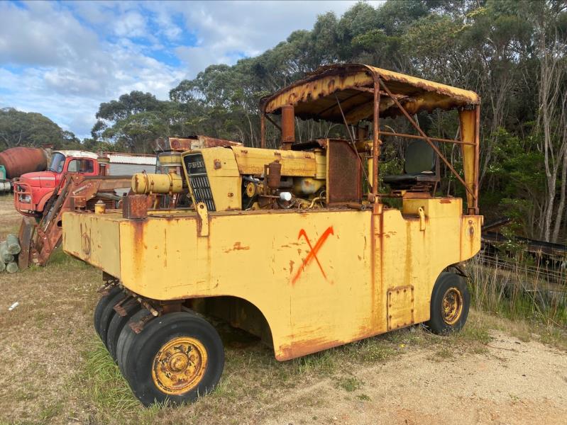 Lot 23 - Ford Multi Tyred Roller | AuctionsPlus