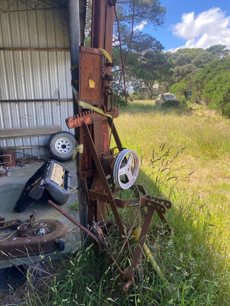 Lot 59 - Massey Ferguson 420 Post Driver | AuctionsPlus