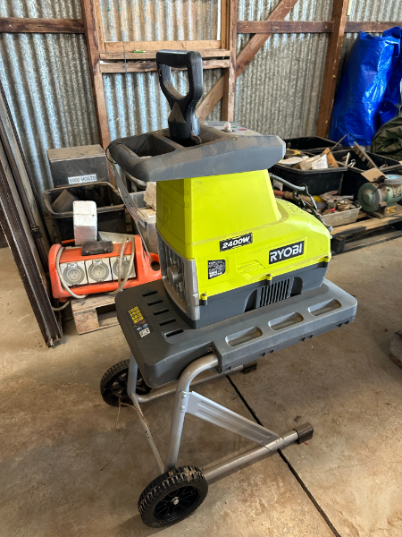 Lot 18 - Ryobi wood chipper | AuctionsPlus